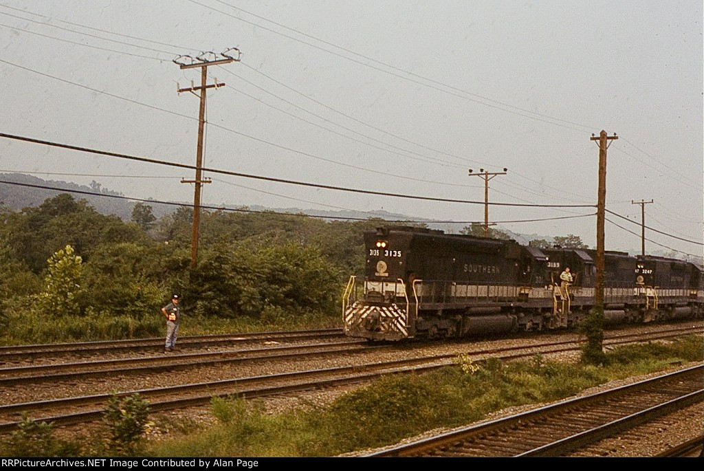 SR SD45 3135 at work